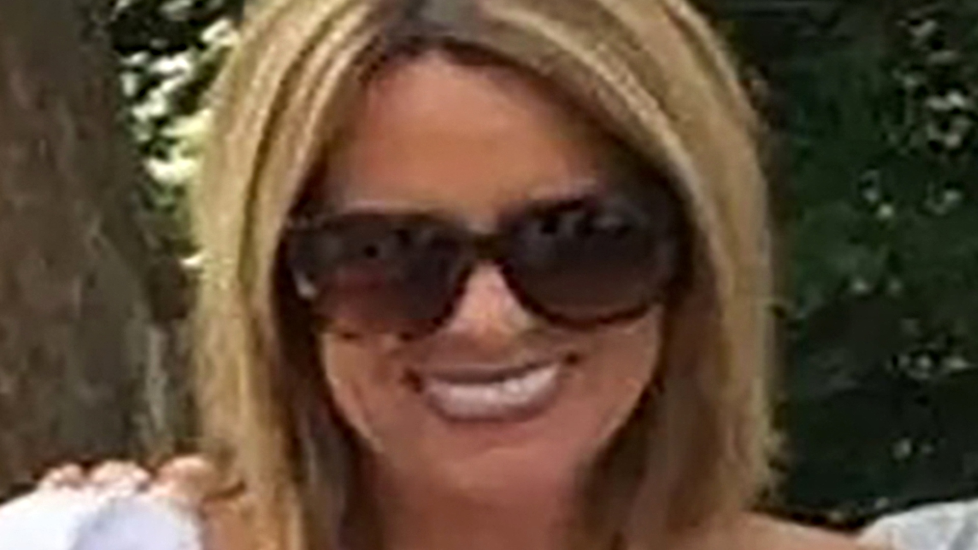 Sean Hannity’s ex-wife breaks her silence after years: “We didn’t divorce for the reason people ...