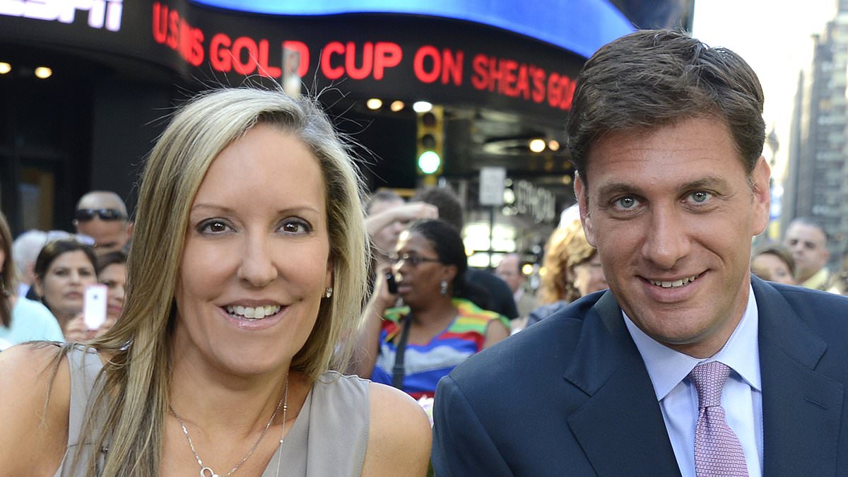 Fans are speculating about Mike Greenberg’s marriage after his wife’s ...
