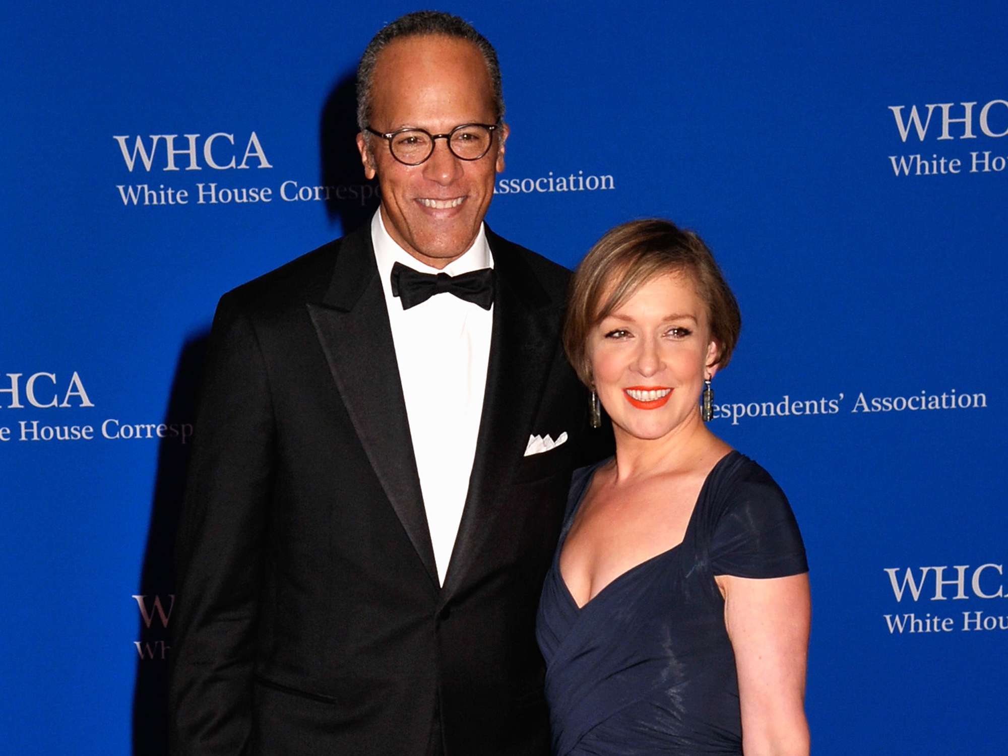 Lester Holt’s wife publicly apologized to her husband, admitting she ...
