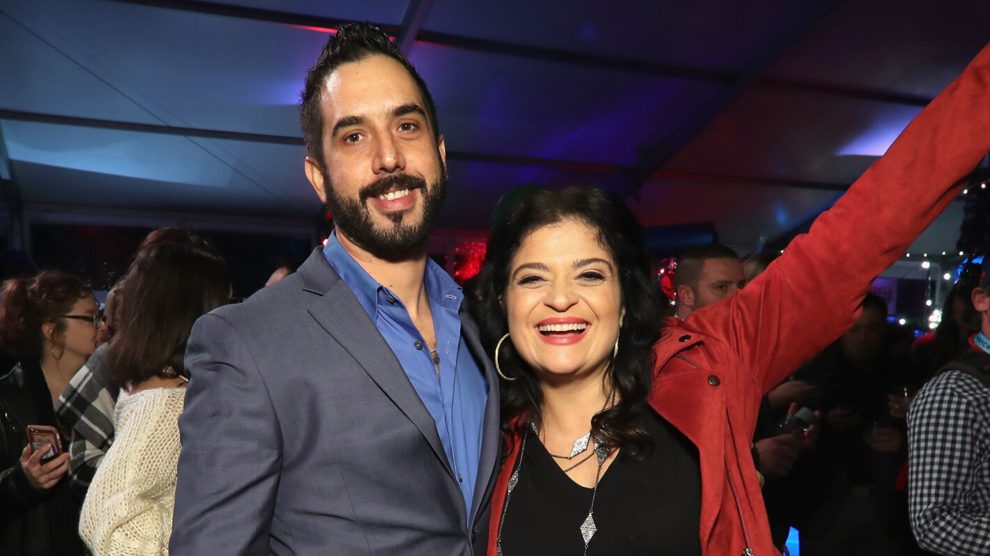 HOT! Alex Guarnaschelli officially introduces her new boyfriend in ...