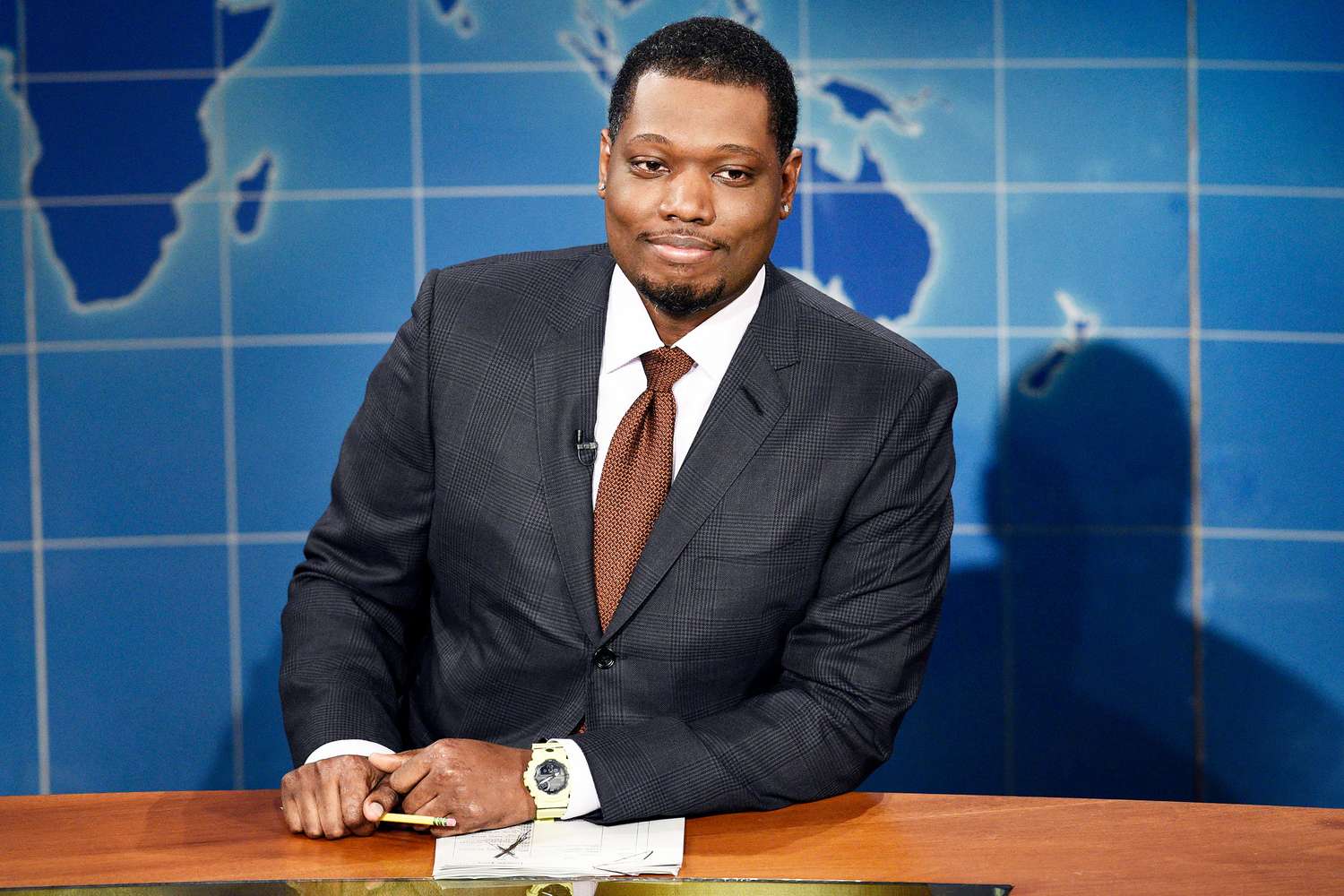 Michael Che sparked serious concern among fans after issuing a ...