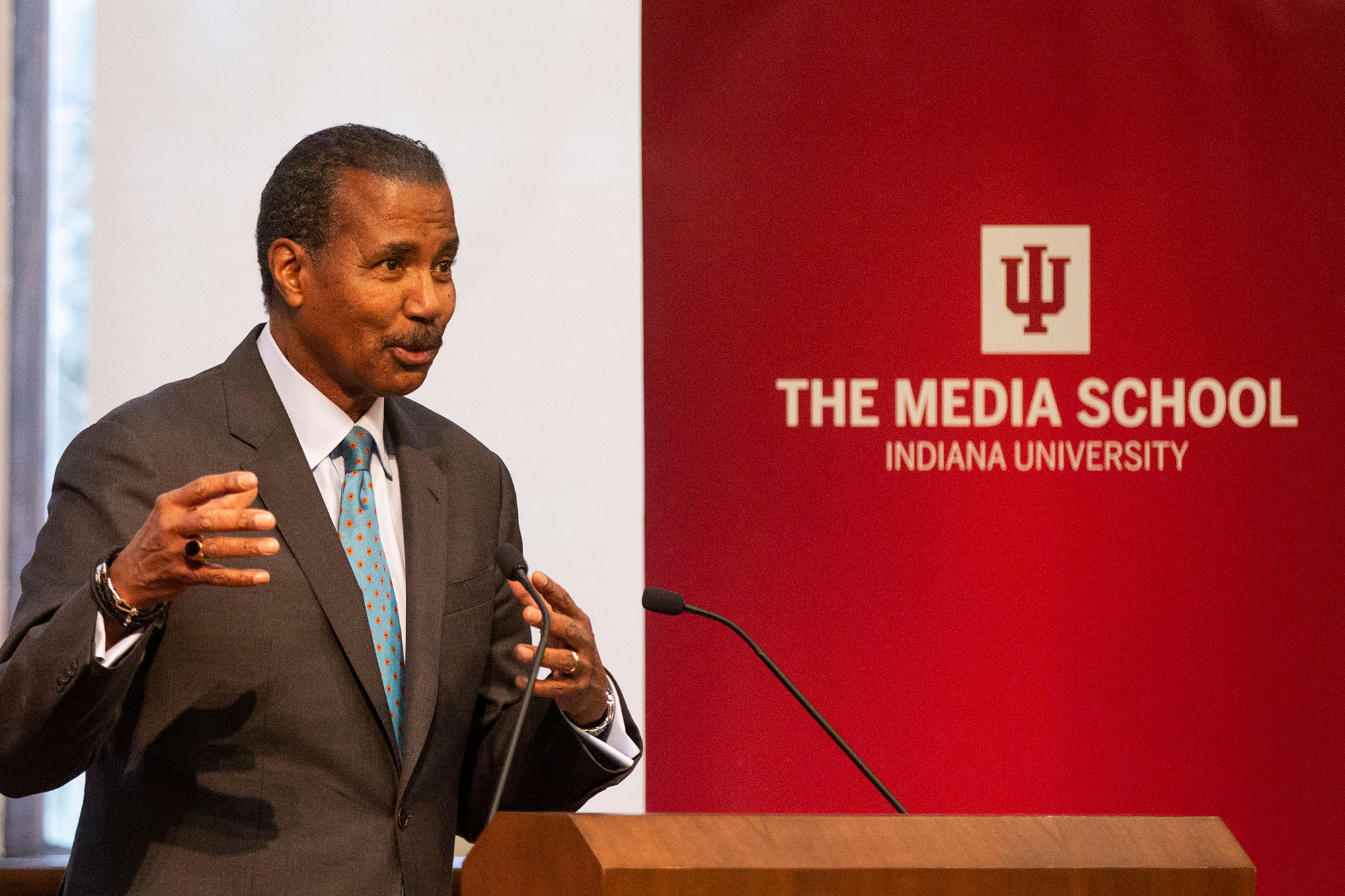 Bill Whitaker reflects with rare honesty, expressing sorrow over the ...