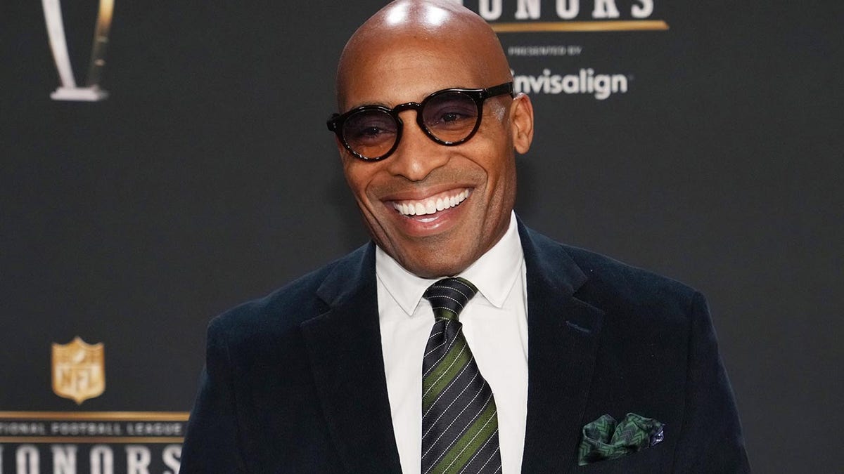 Tiki Barber accused CBS executives of being “sly foxes,” claiming they ...