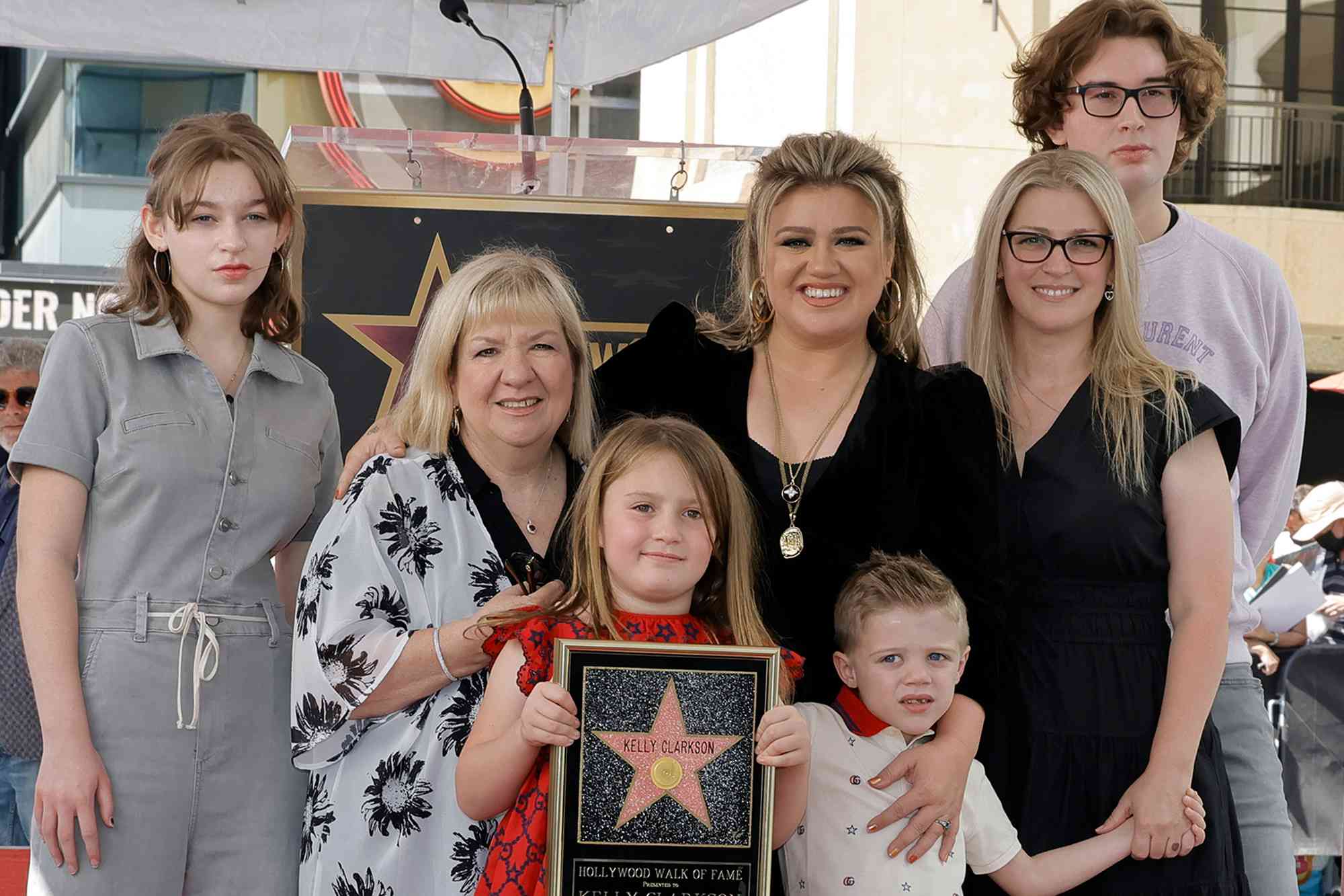 Alyssa, Kelly Clarkson’s sister, celebrates that Kelly has “finally ...