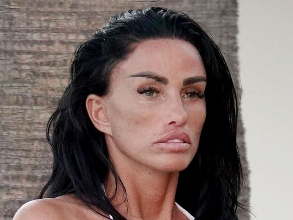 VIDEO: A clip captures the moment Katie Price returned to the UK after ...