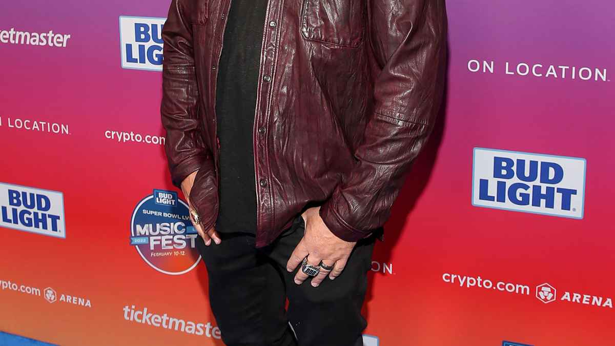 Guy Fieri once again alarmed fans about his condition after posting a ...