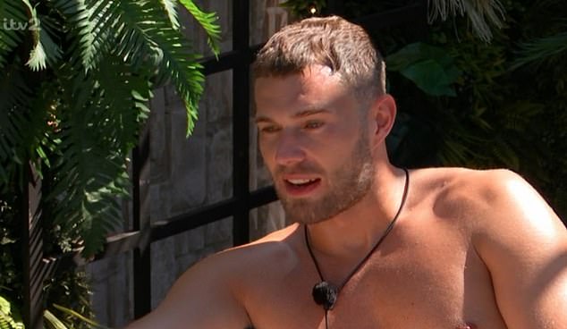 Breaking headline! Cameras capture Curtis launching a sandal at Millie ...