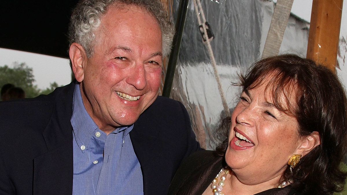 Ina Garten suddenly posted a photo of her husband lying in a hospital ...