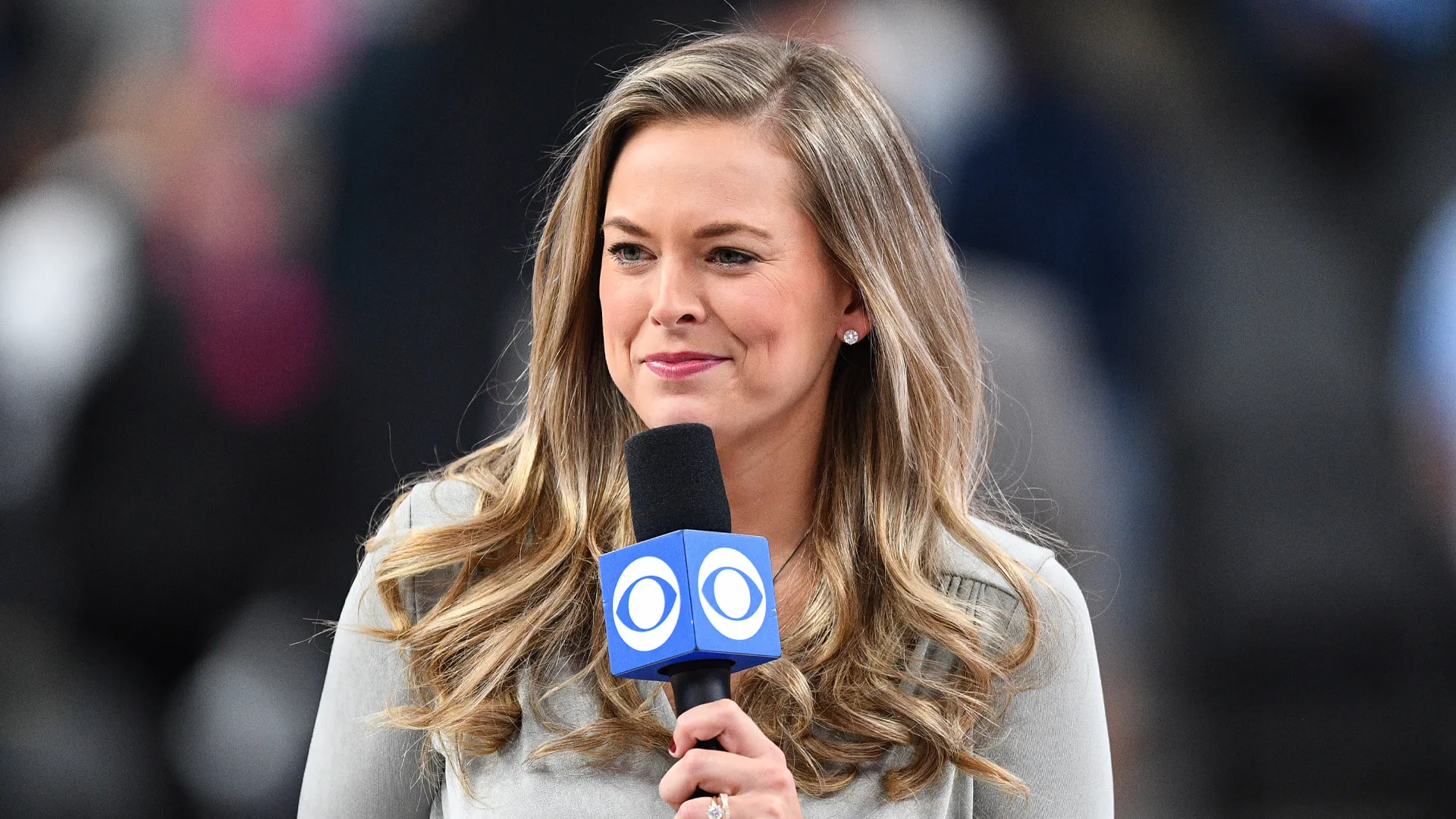 NFL host Jamie Erdahl shared heartbreaking news explaining why she has ...