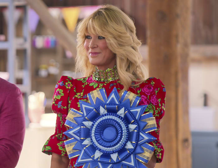 Sandra Lee has unexpectedly announced her return to Food Network, and ...