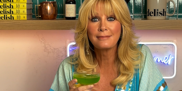 Sandra Lee has unexpectedly announced her return to Food Network, and ...