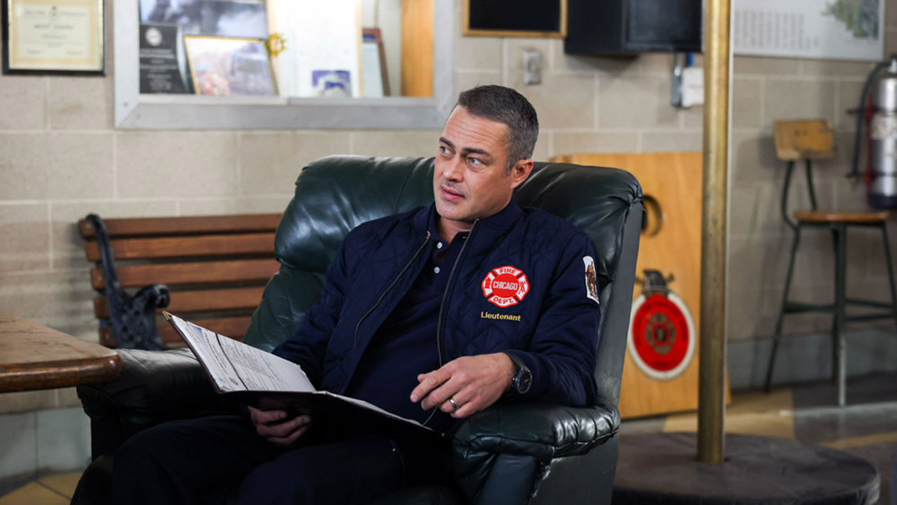 Taylor Kinney (Kelly Severide) delivers emotional news regarding his ...