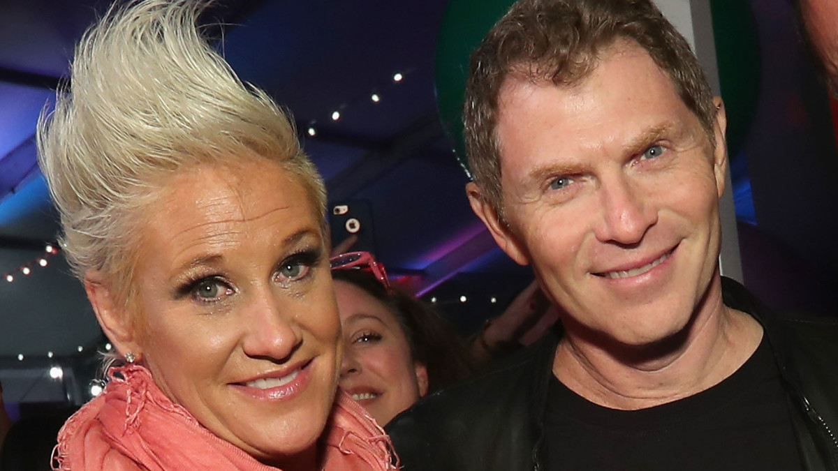 Bobby Flay happily revealed that his girlfriend is expecting, along ...