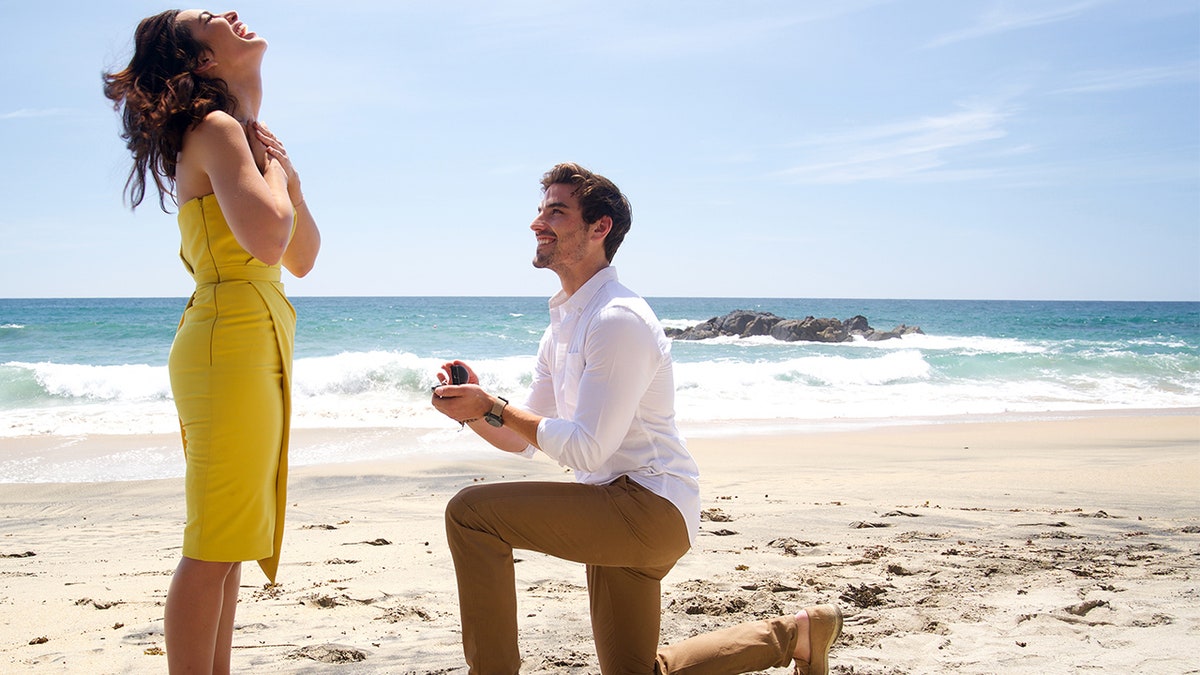 Ashley Iaconetti, former Bachelor contestant, has officially confirmed ...